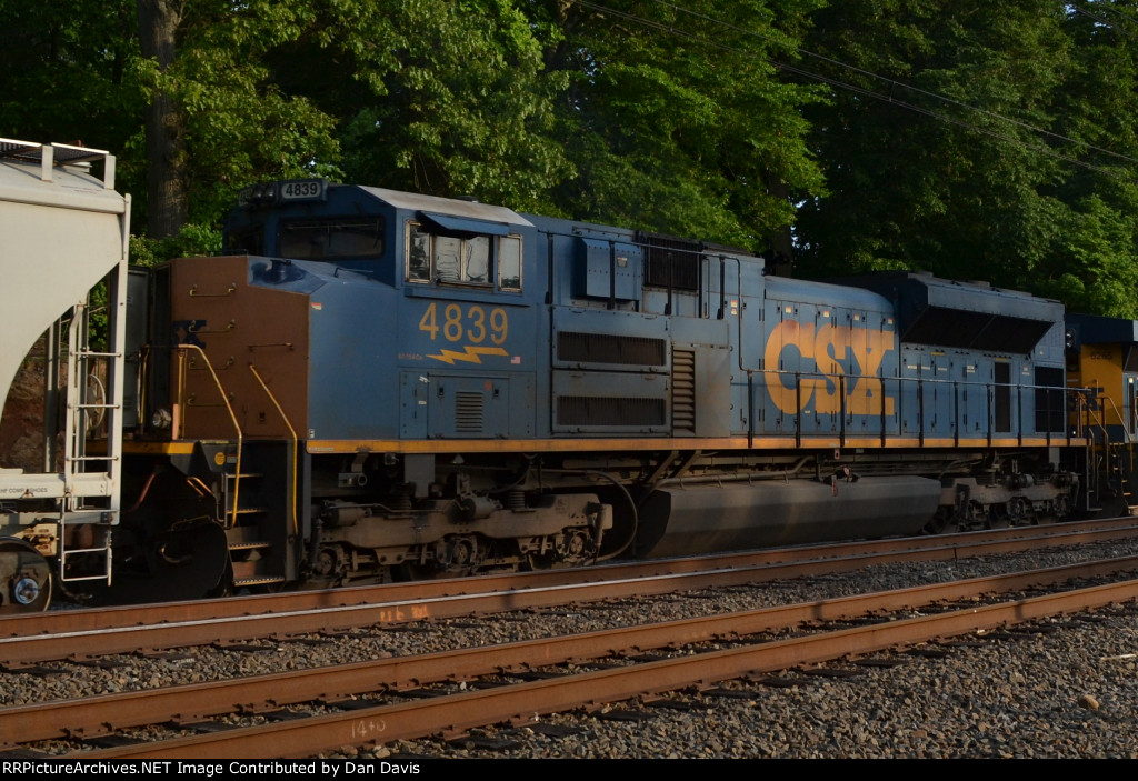 CSX SD70ACe 4839 trails on Q439-22